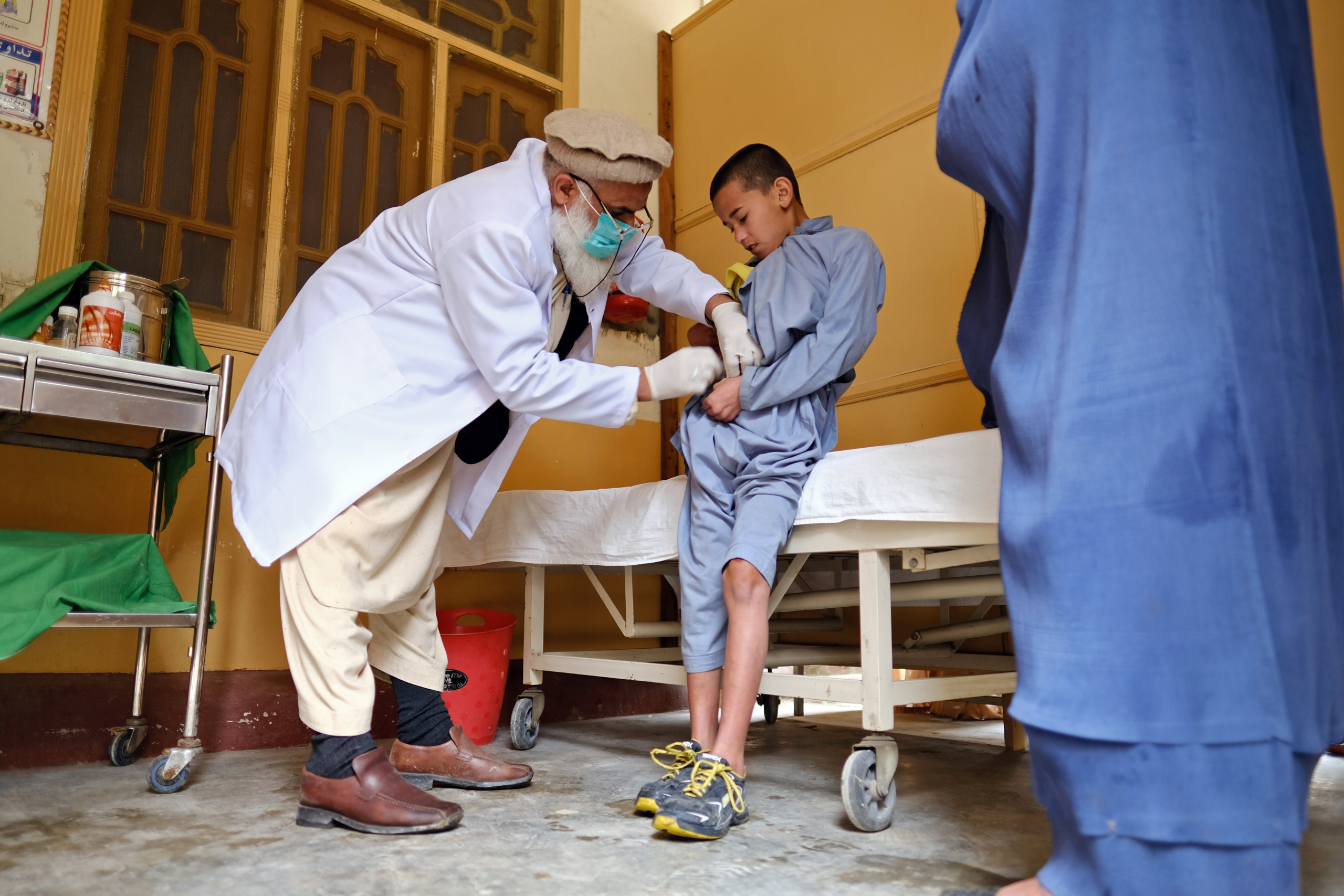 Healthcare In Pakistan Mr. Irfan Ullah Khan Assistant Director,