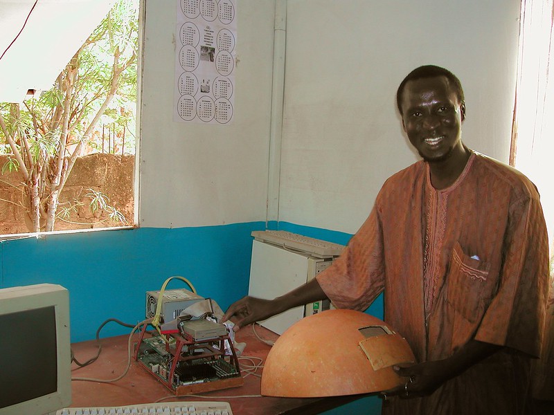 4 Technological Solutions Alleviating Poverty - The Borgen Project